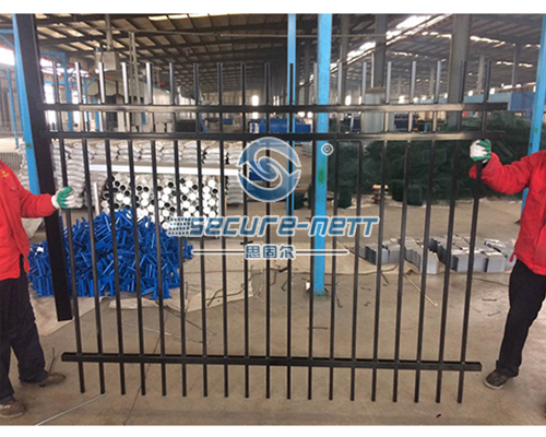Galvanized steel fence with double extension arms exporter - Hebei ...